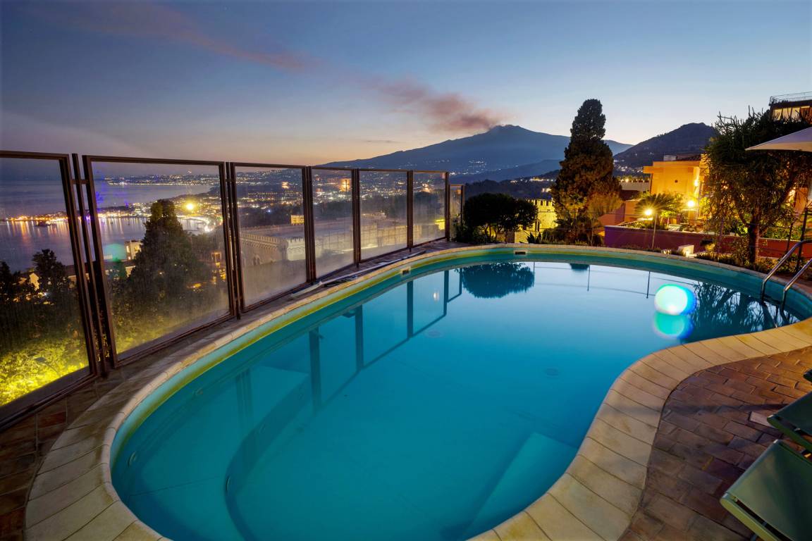 577 M² Appartamento Vacanza ∙ 6 Camere Da Letto ∙ 16 Ospiti - Taormina