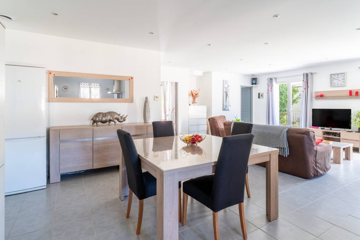 98 M² House ∙ 3 Bedrooms ∙ 6 Guests - Remoulins