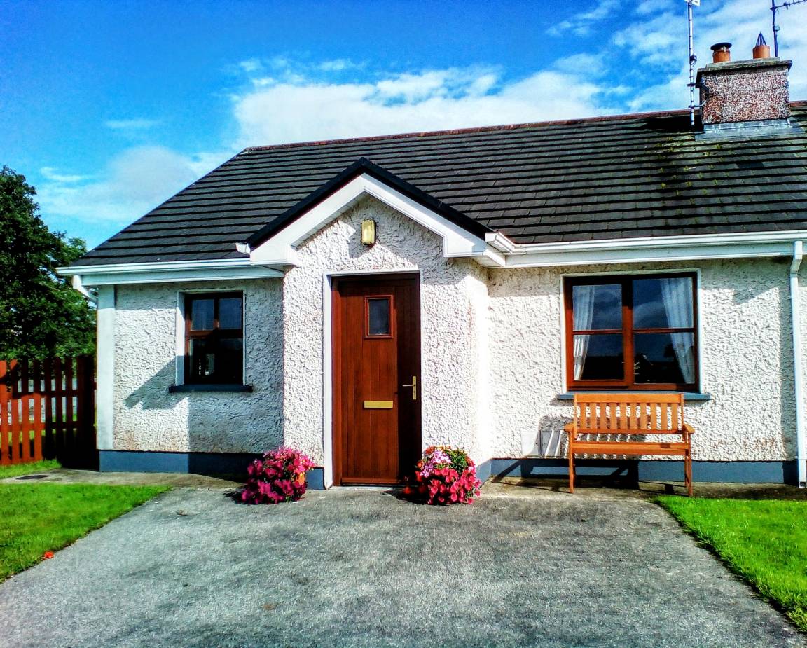 Bungalow ∙ 2 Bedrooms ∙ 4 Guests - Ballina