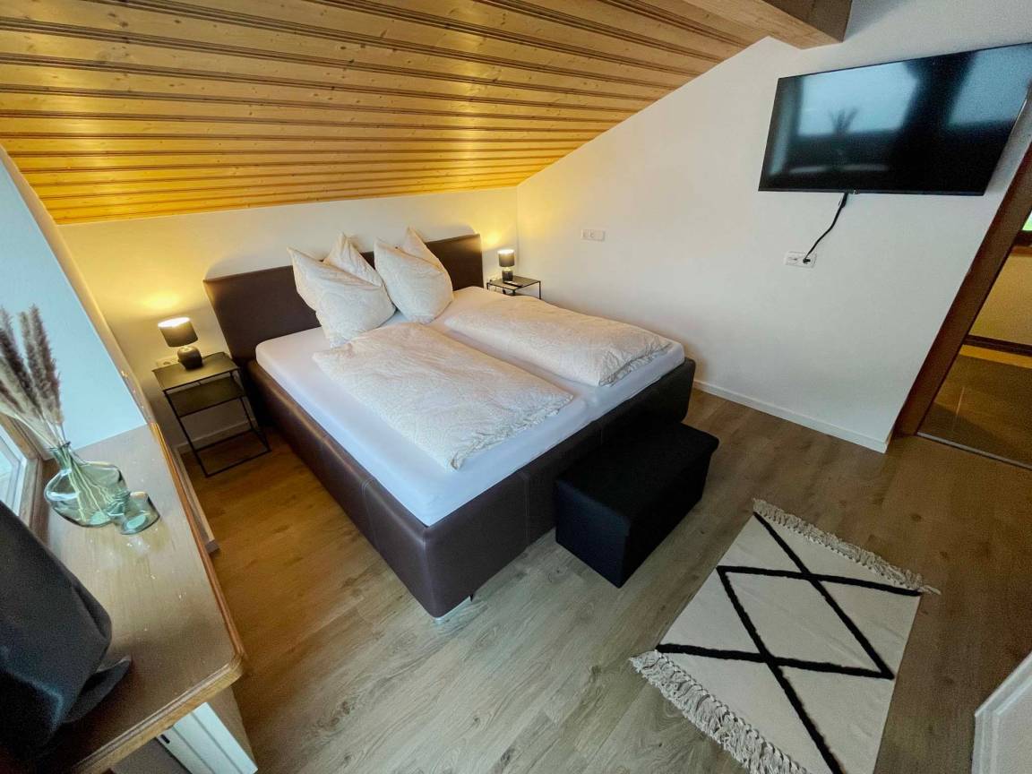 65 M² Huoneisto ∙ 2 Makuuhuonetta ∙ 4 Vierasta - Taching am See