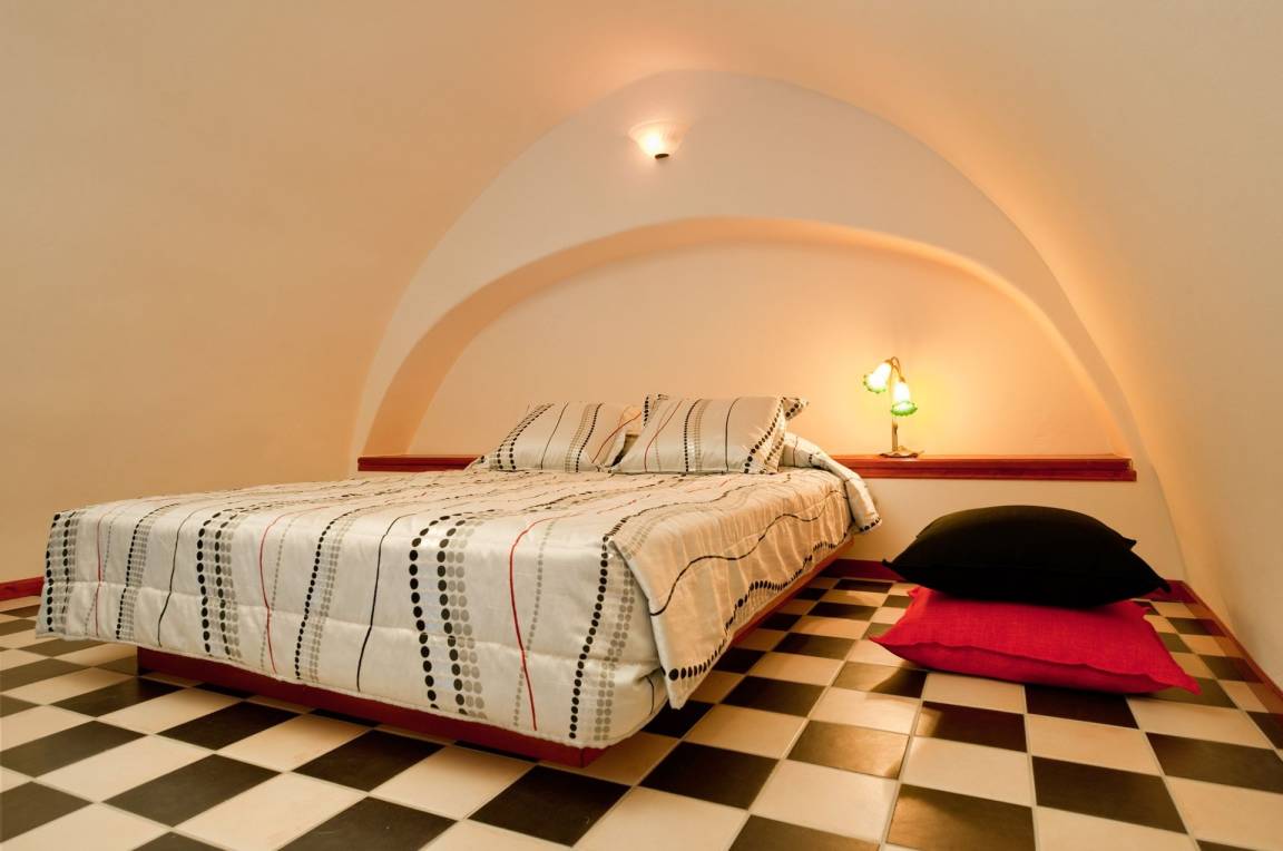 200 M² Villa ∙ 2 Bedrooms ∙ 5 Guests - Santorini