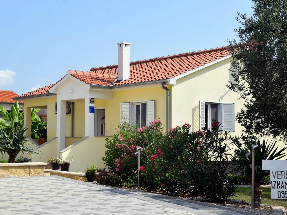 100 M² House ∙ 3 Bedrooms ∙ 5 Guests - Bibinje