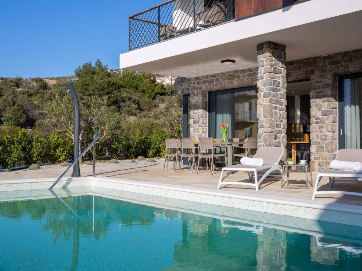 300 M² Huis ∙ 4 Slaapkamers ∙ 10 Gasten - Primošten