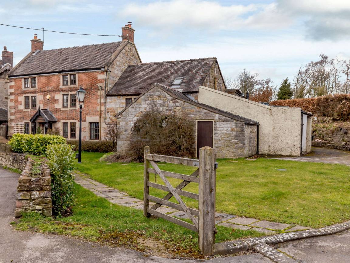 Cottage ∙ 7 Bedrooms ∙ 14 Guests - Derbyshire