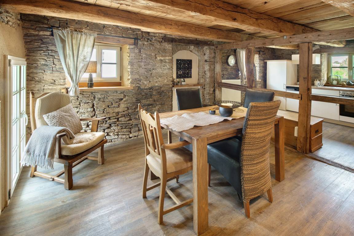 95 M² Ferienwohnung ∙ 2 Schlafzimmer ∙ 5 Gäste - Balve