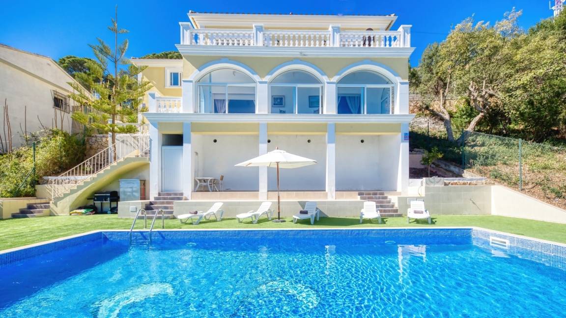 242 M² Villa ∙ 5 Chambres ∙ 11 Personnes - Lloret de Mar
