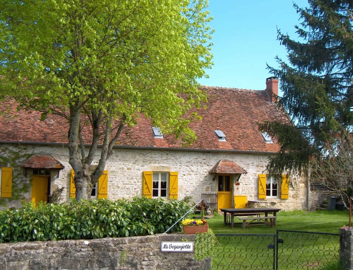 Maison De Vacances ∙ 4 Chambres ∙ 6 Personnes - Nièvre