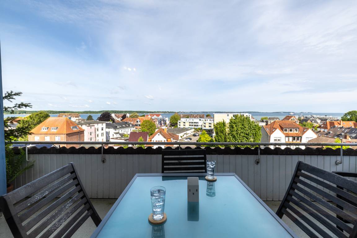 81 M² Ferienwohnung ∙ 2 Schlafzimmer ∙ 6 Gäste - Laboe