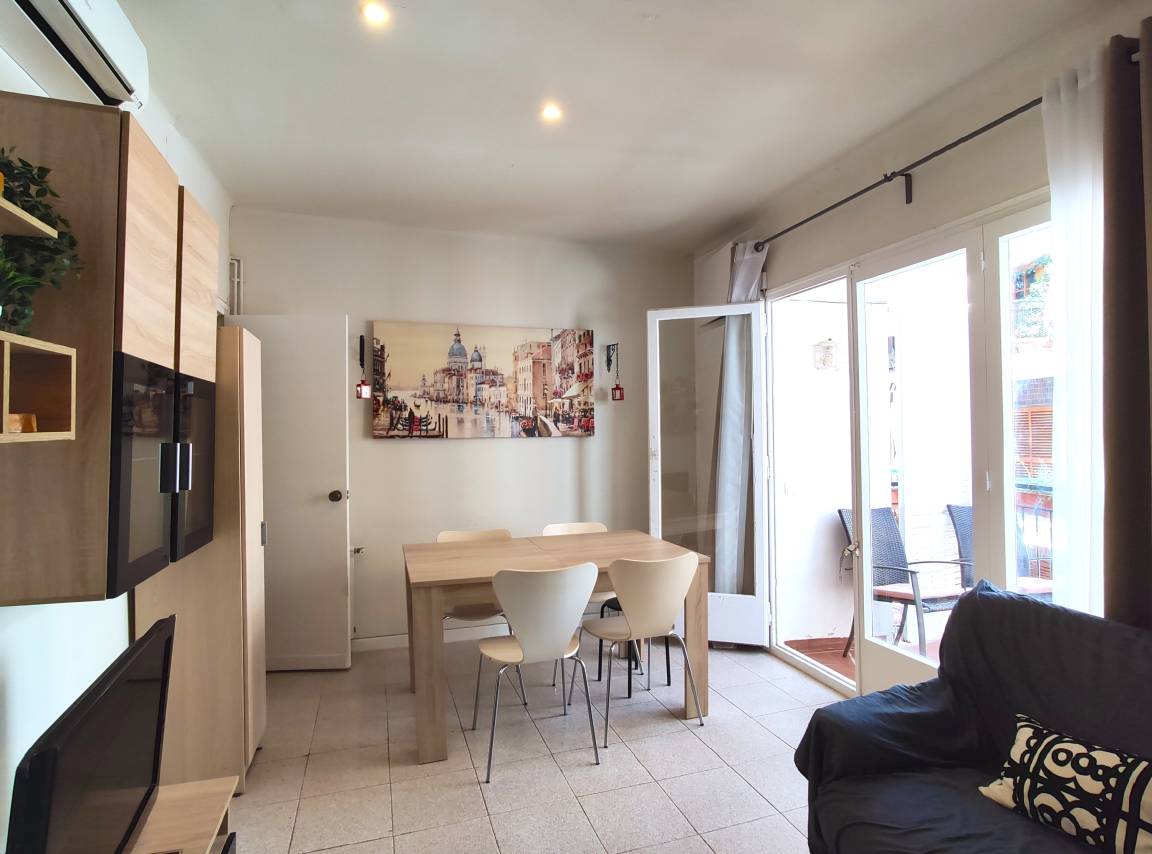 95 M² Apartment ∙ 3 Bedrooms ∙ 7 Guests - Sitges