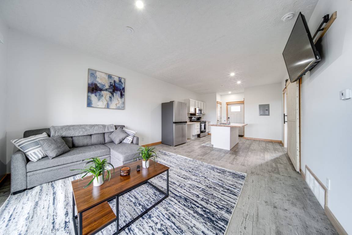 83 M² Apartment ∙ 2 Bedrooms ∙ 4 Guests - Erie, PA