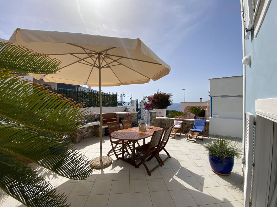 120 M² Villa ∙ 2 Makuuhuonetta ∙ 8 Vierasta - Ponza