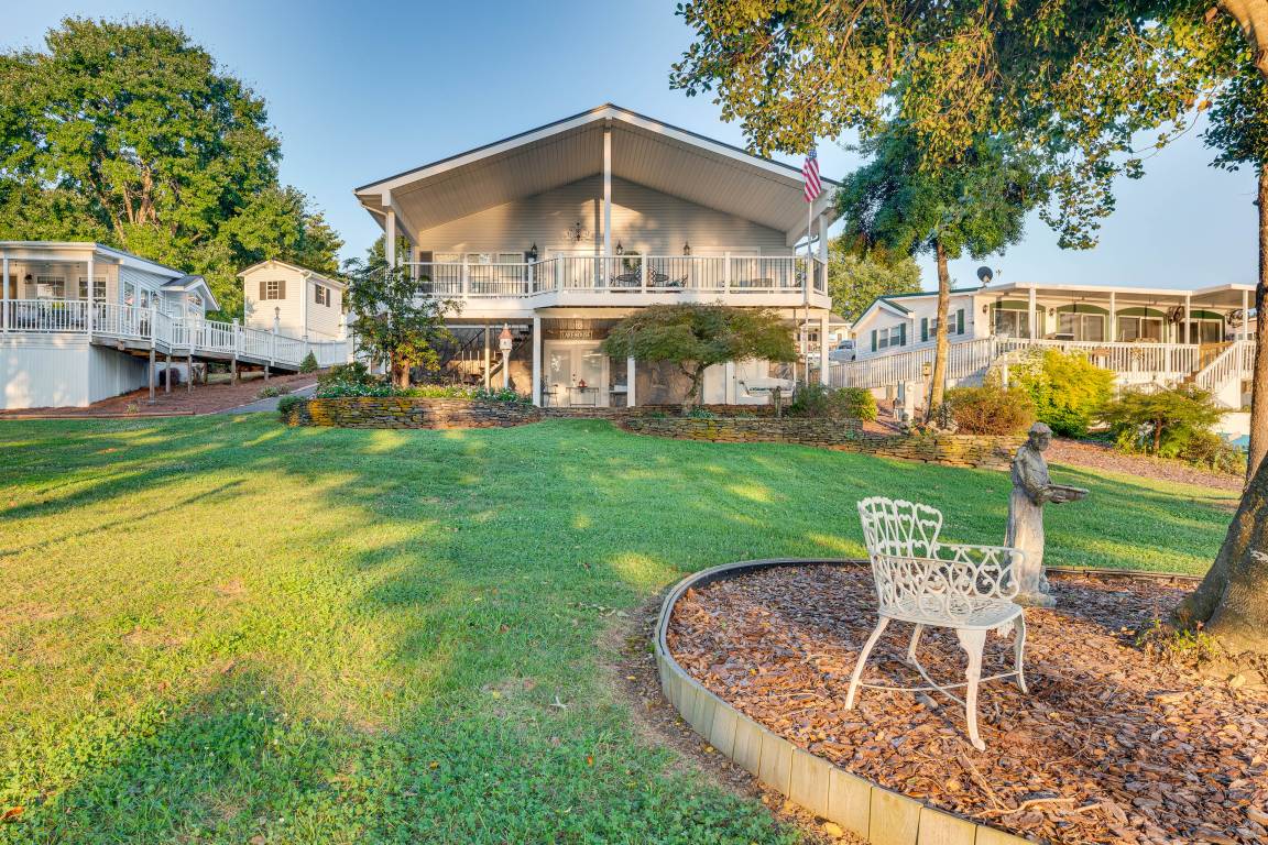 100 M² House ∙ 2 Bedrooms ∙ 4 Guests - Tuckertown Reservoir, NC