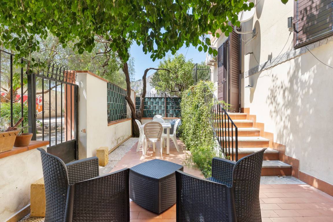 76 M² Apartment ∙ 2 Bedrooms ∙ 5 Guests - Palermo, Italy