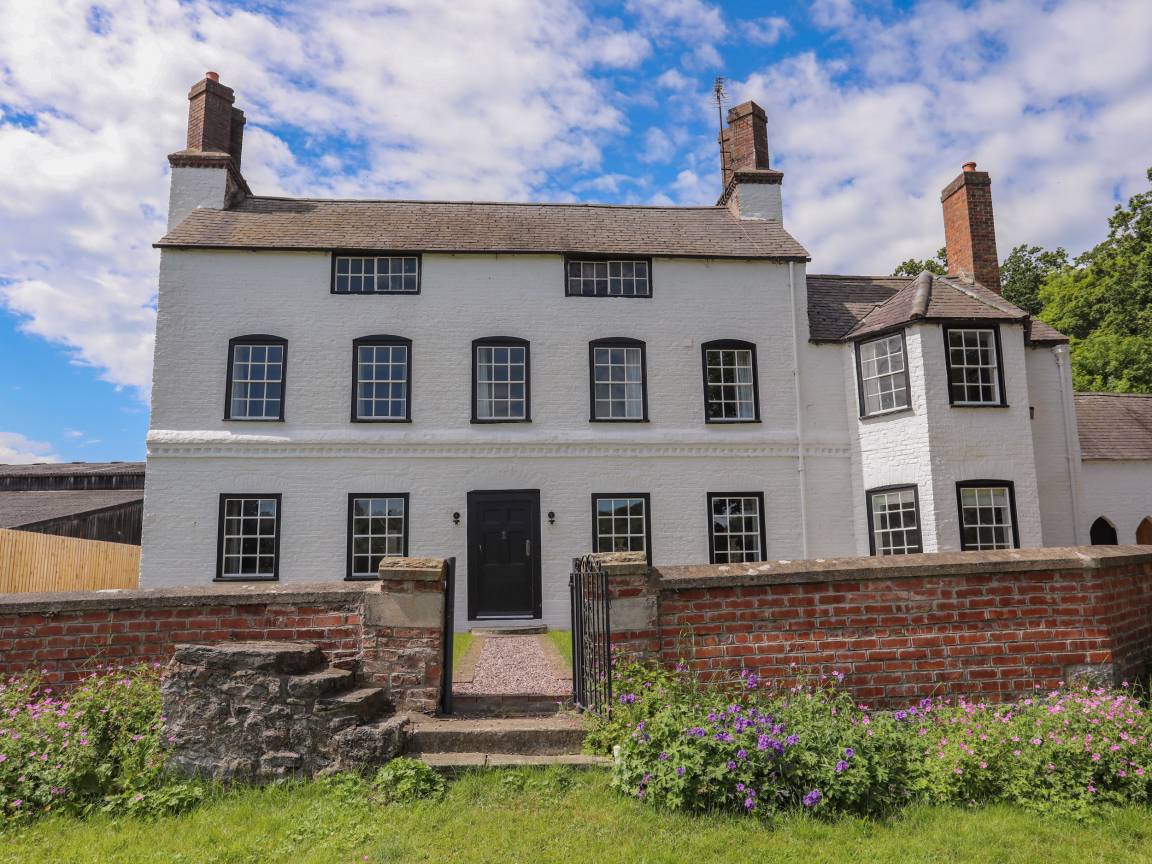 Cottage ∙ 5 Bedrooms ∙ 12 Guests - North Wales