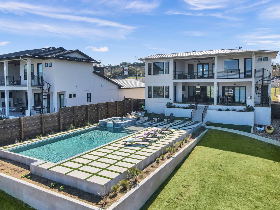 House ∙ 4 Bedrooms ∙ 12 Guests - Marble Falls, TX