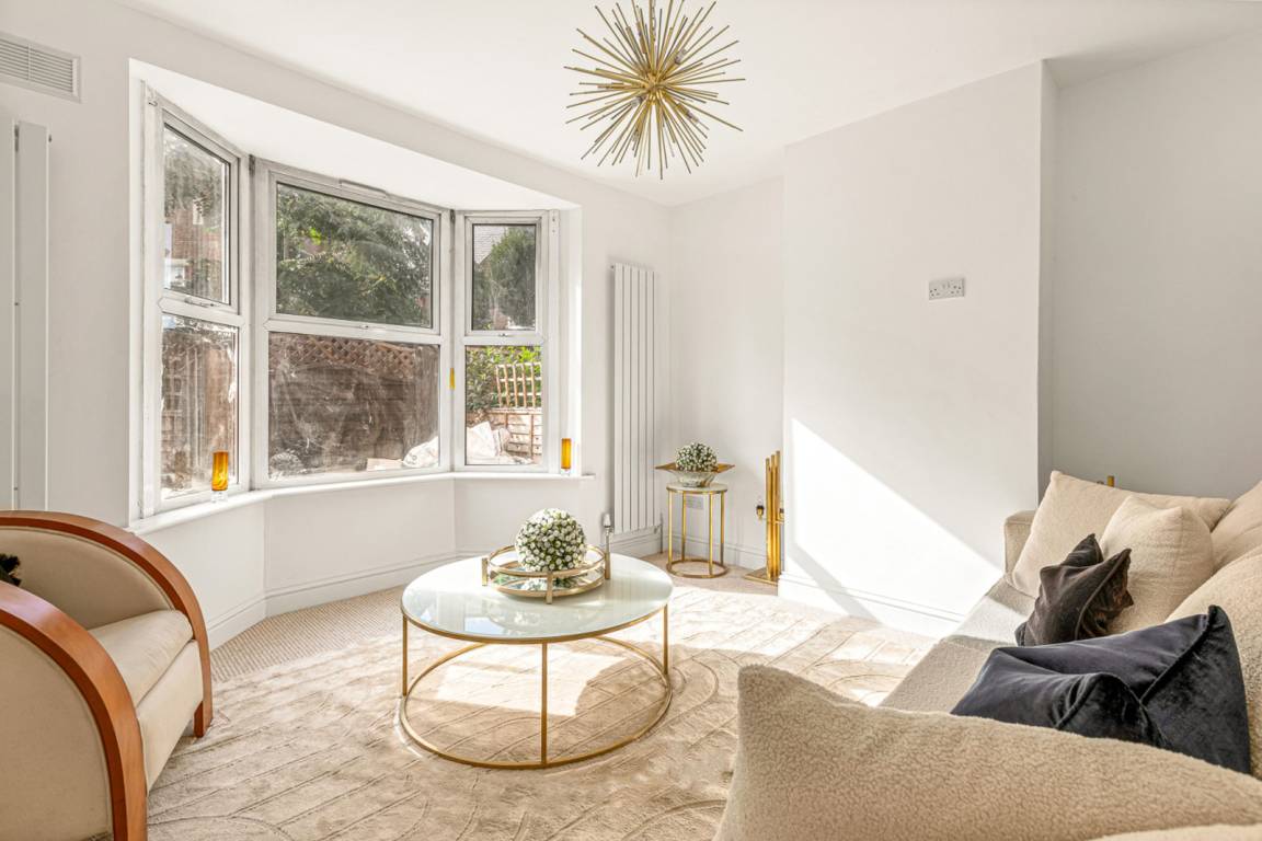 House ∙ 1 Bedroom ∙ 4 Guests - Woking