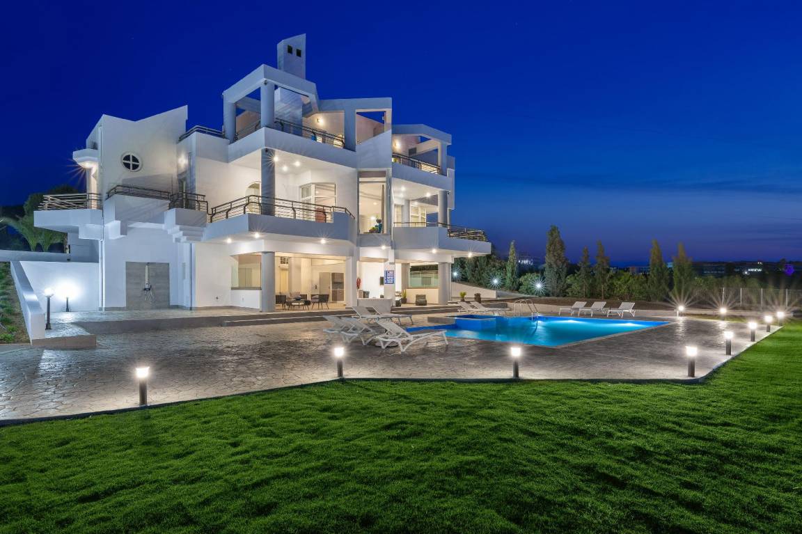 200 M² House ∙ 5 Bedrooms ∙ 12 Guests - Rhodes