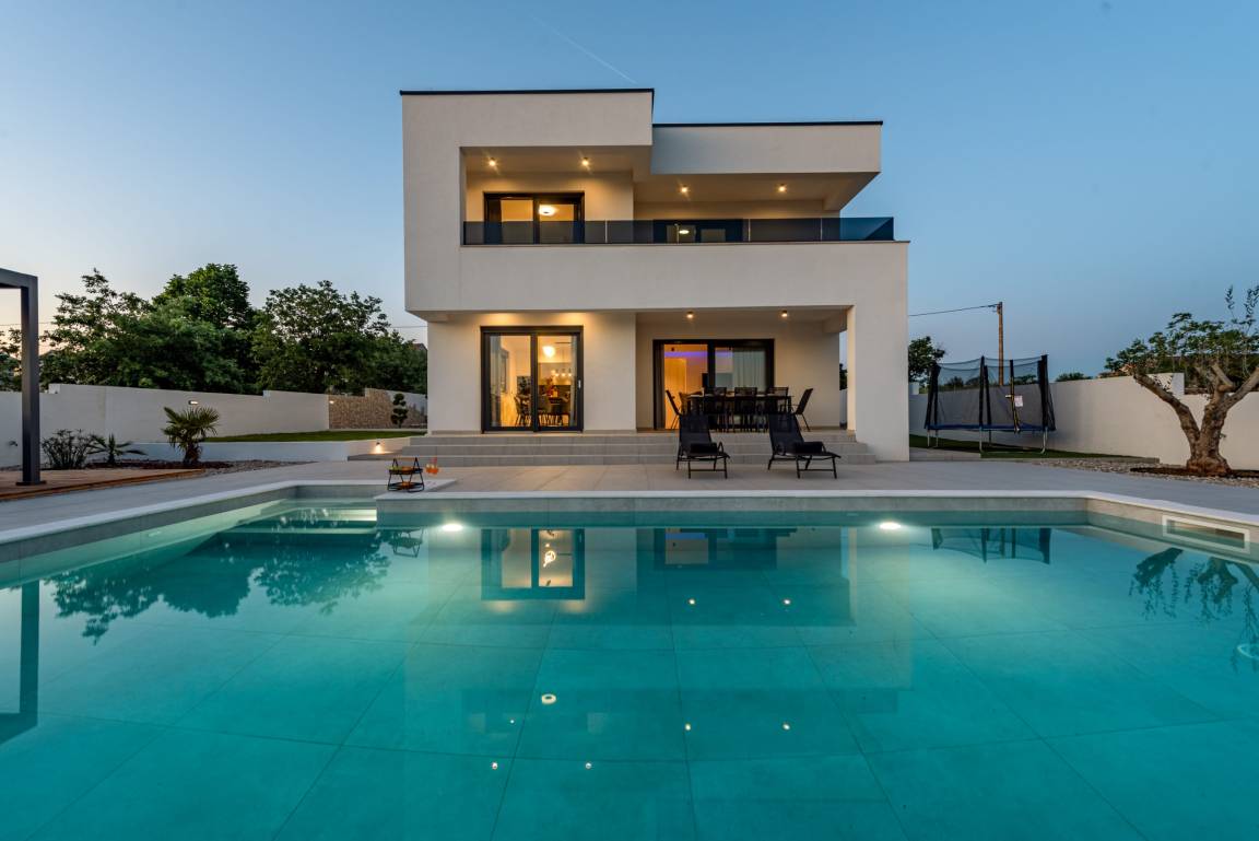 160 M² Villa ∙ 4 Slaapkamers ∙ 10 Gasten - Bibinje