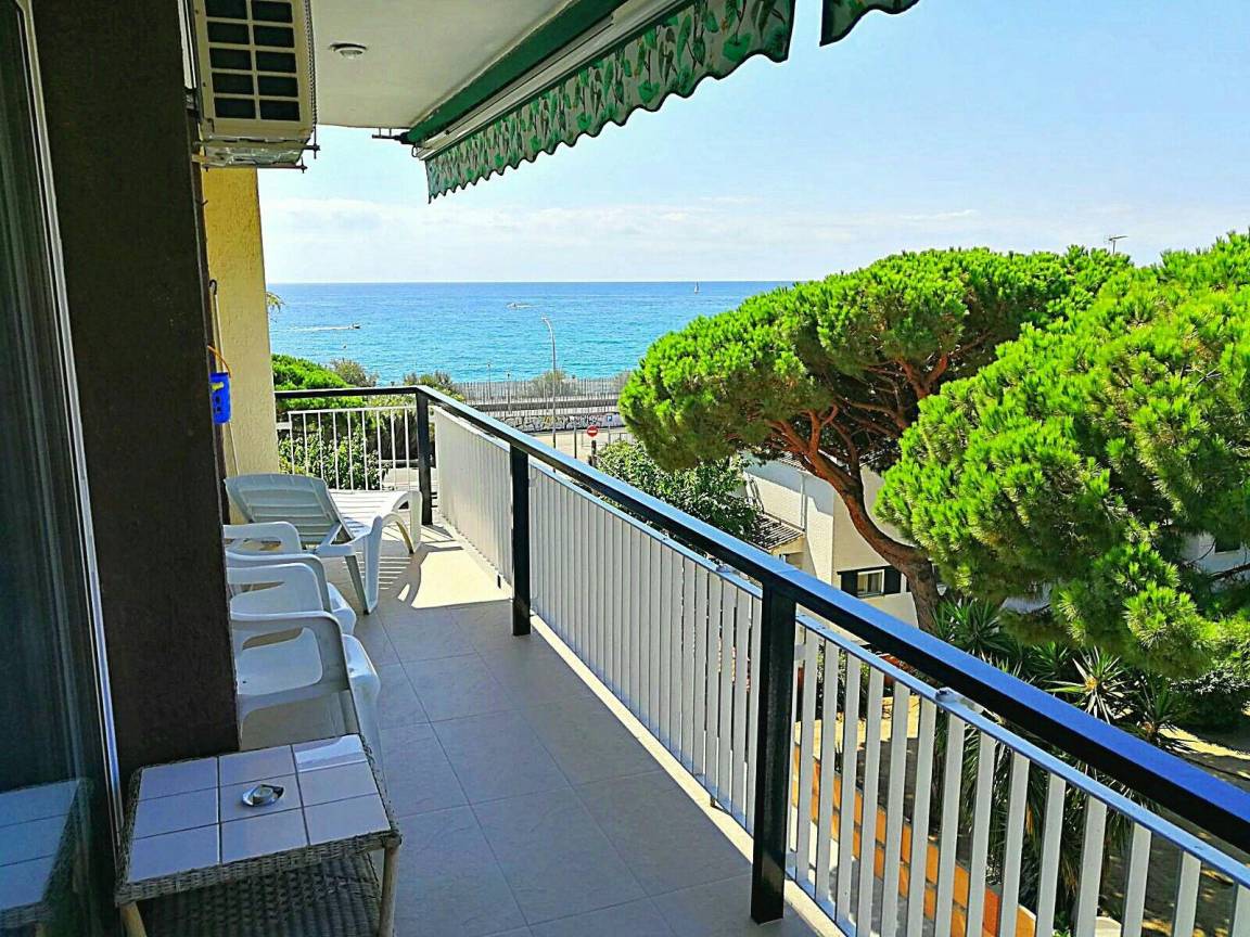 80 M² Apartamento ∙ 3 Habitaciones ∙ 8 Huéspedes - Mataró
