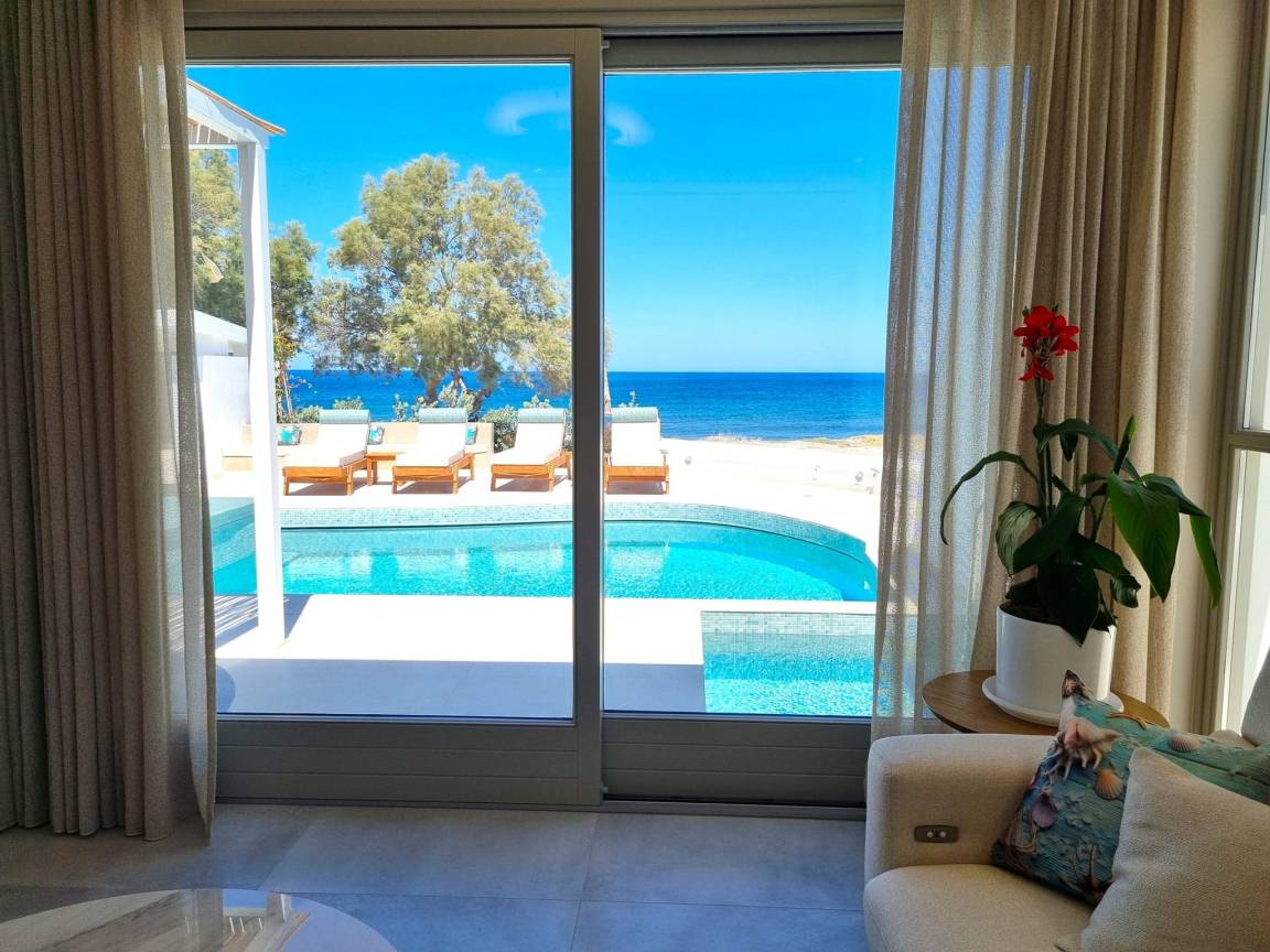 Villa ∙ 2 Bedrooms ∙ 4 Guests - Santorini