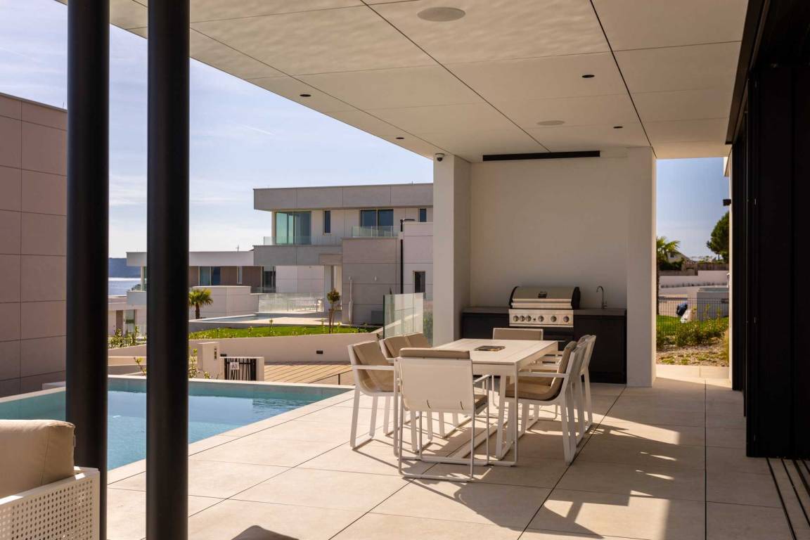 235 M² Villa ∙ 5 Makuuhuonetta ∙ 10 Vierasta - Zaton