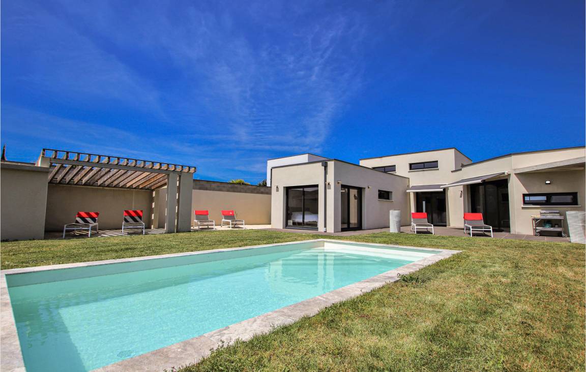 150 M² Maison De Vacances ∙ 4 Chambres ∙ 8 Personnes - Montélimar