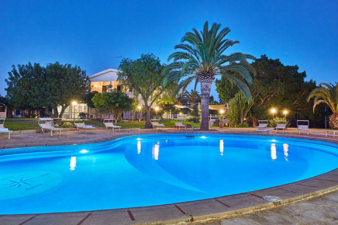 600 M² Casa ∙ 9 Habitaciones ∙ 15 Huéspedes - Pozzallo