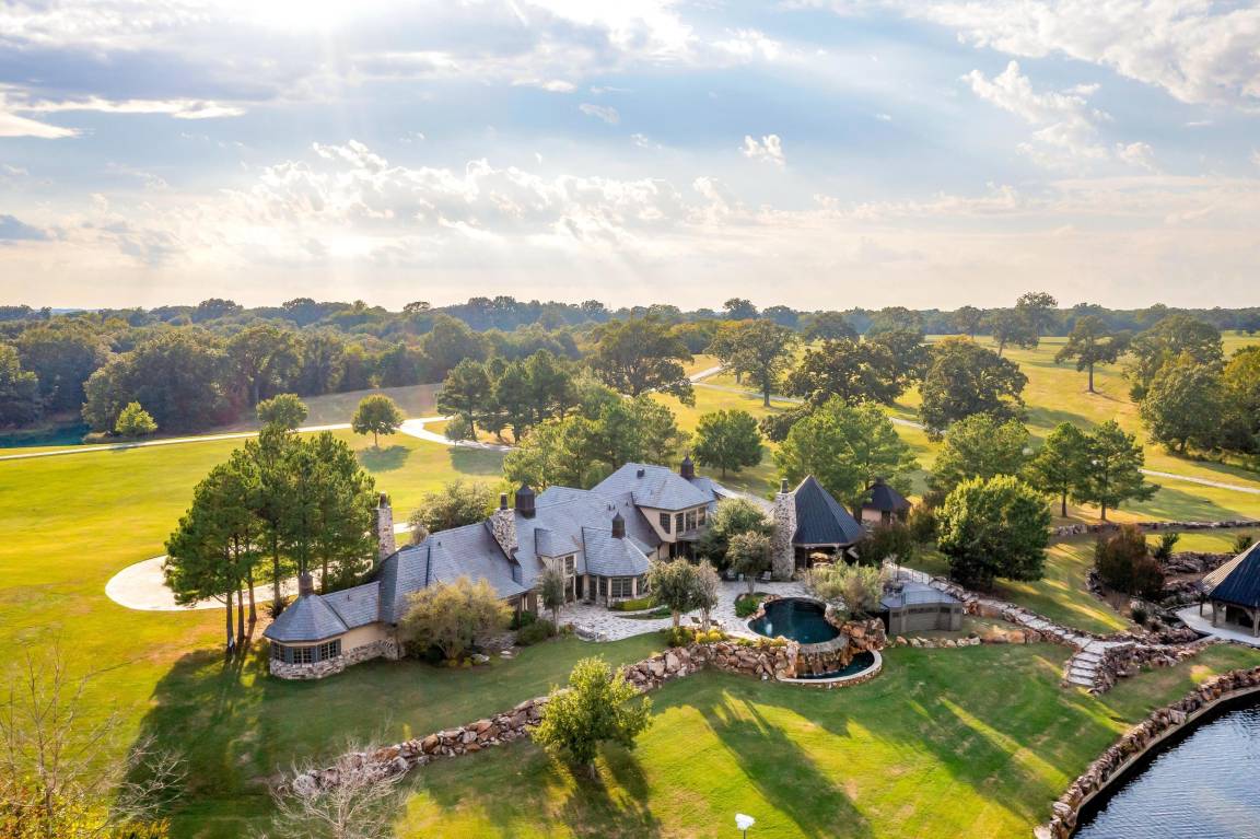 650 M² Farmhouse ∙ 5 Bedrooms ∙ 20 Guests - Oklahoma