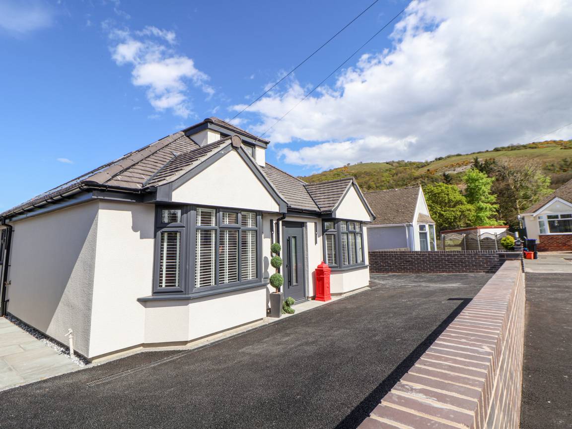Cottage ∙ 4 Bedrooms ∙ 10 Guests - Rhyl Beach