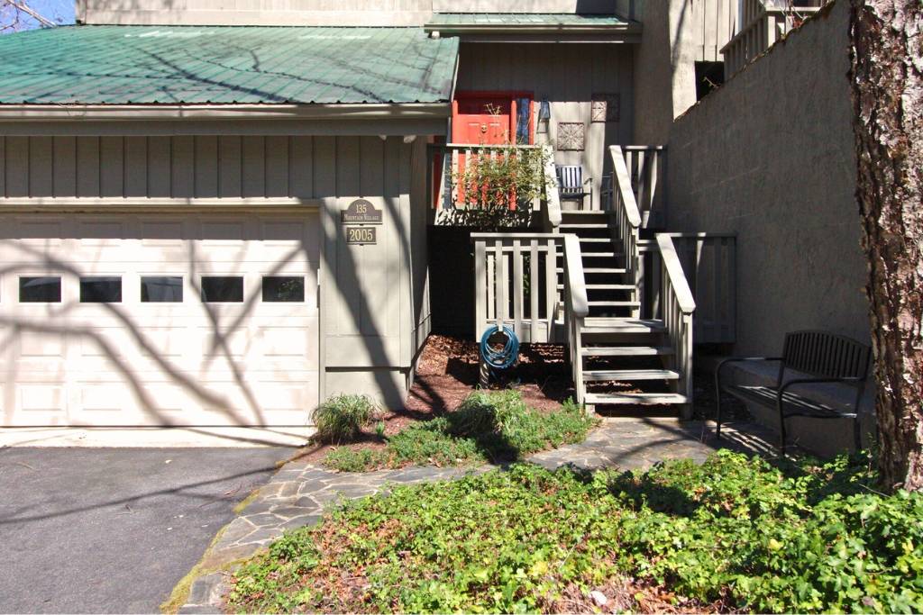 187 M² House ∙ 3 Bedrooms ∙ 6 Guests - Lake Lure, NC