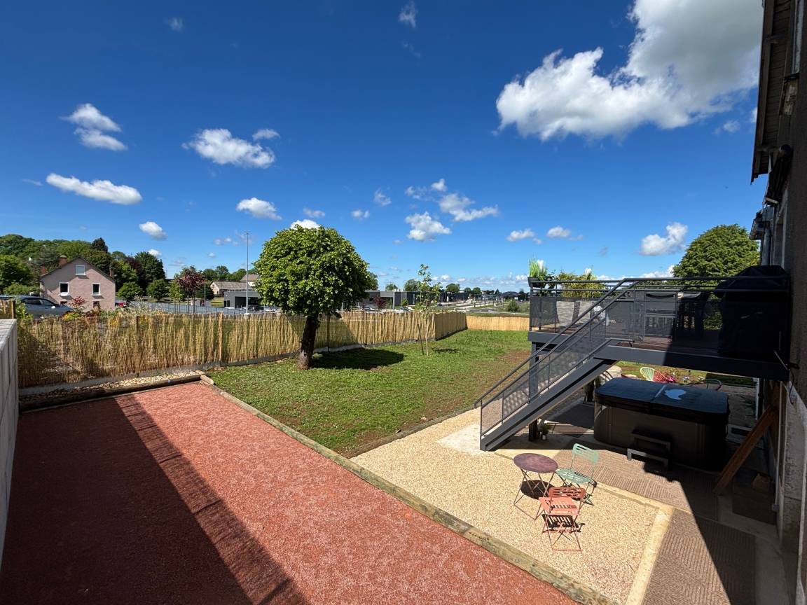150 M² Maison De Vacances ∙ 4 Chambres ∙ 12 Personnes - Salers