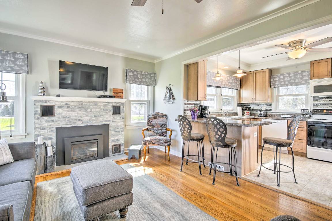 82 M² House ∙ 2 Bedrooms ∙ 6 Guests - Sturgeon Bay, WI