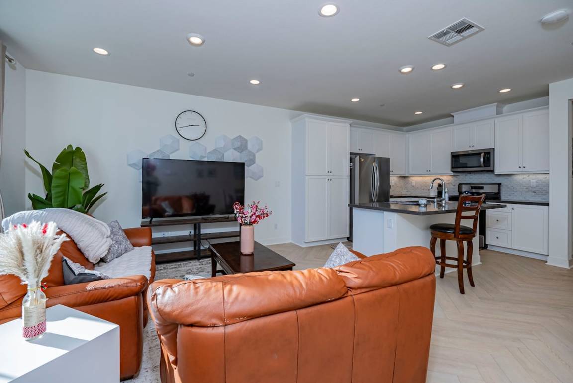 Apartment ∙ 3 Bedrooms ∙ 6 Guests - Jurupa Valley, CA