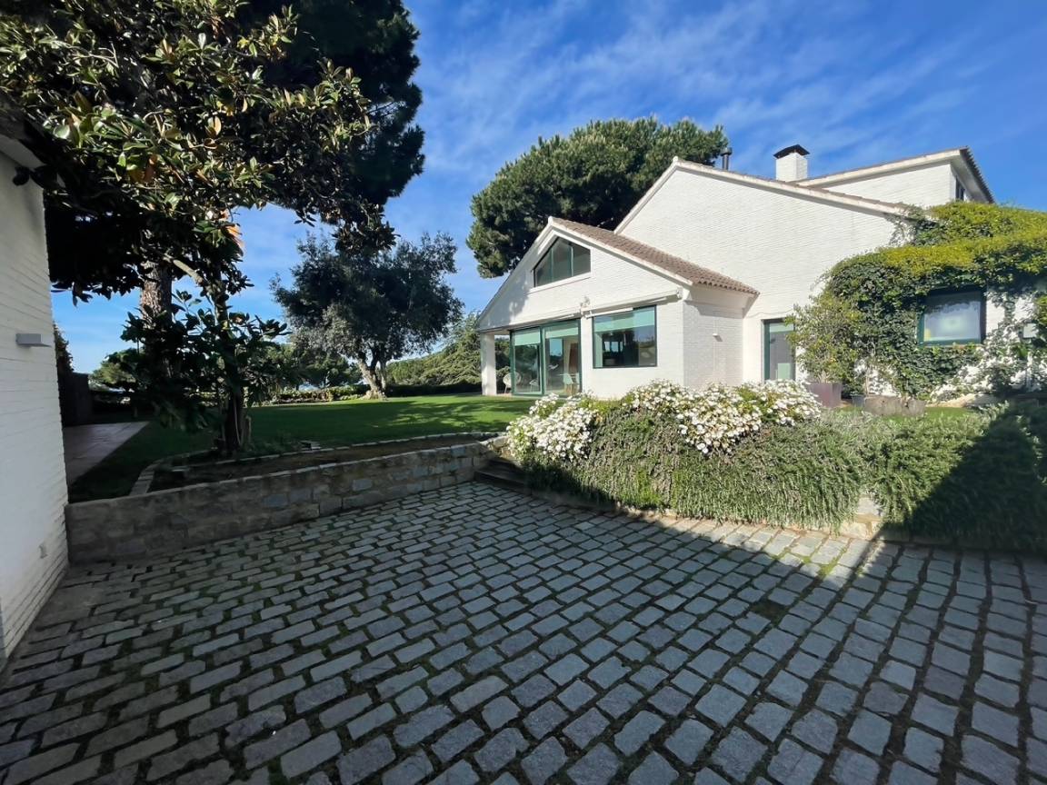250 M² Talo ∙ 5 Makuuhuonetta ∙ 9 Vierasta - Calella