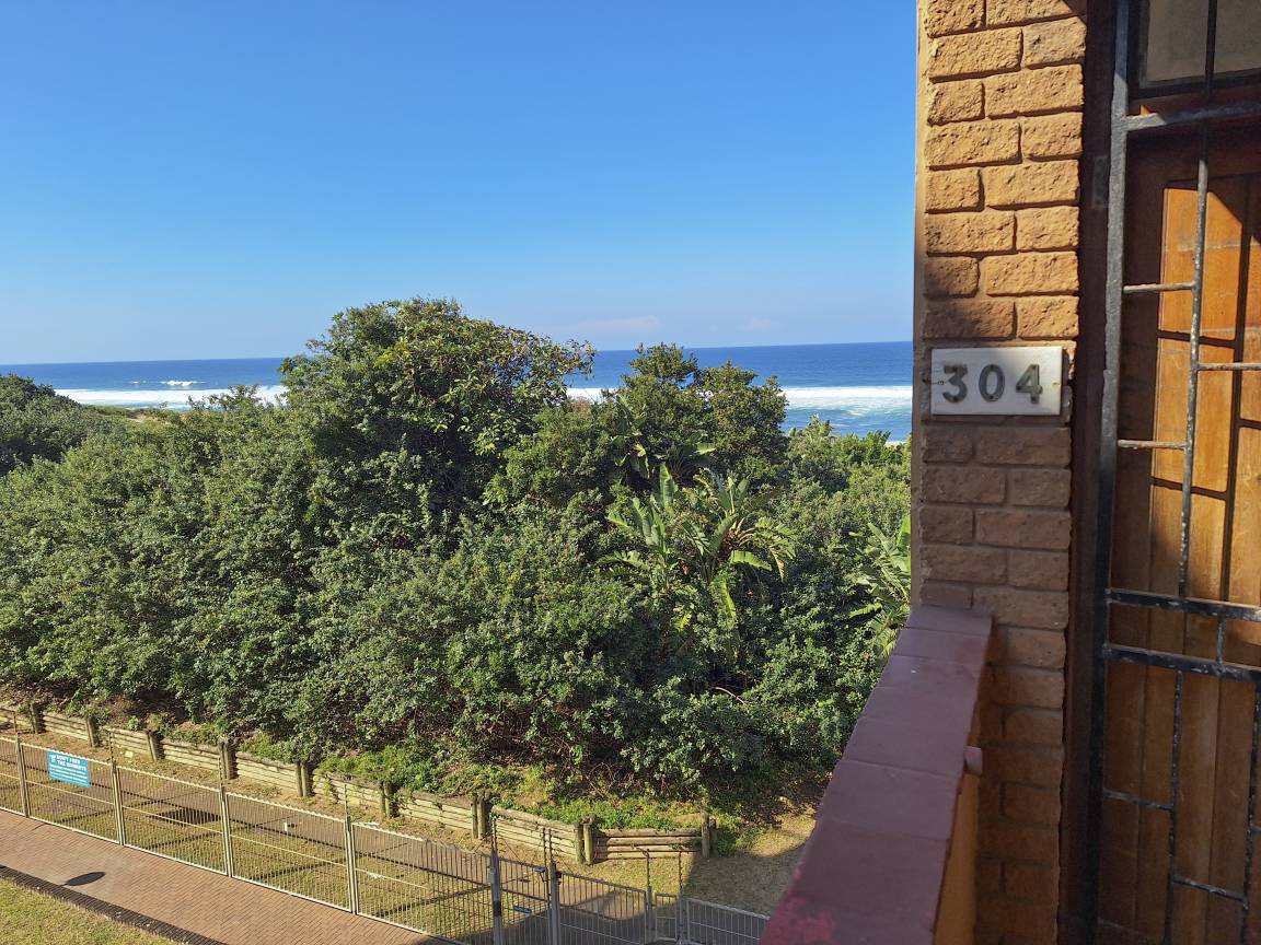 150 M² Apartment ∙ 3 Bedrooms ∙ 10 Guests - Amanzimtoti