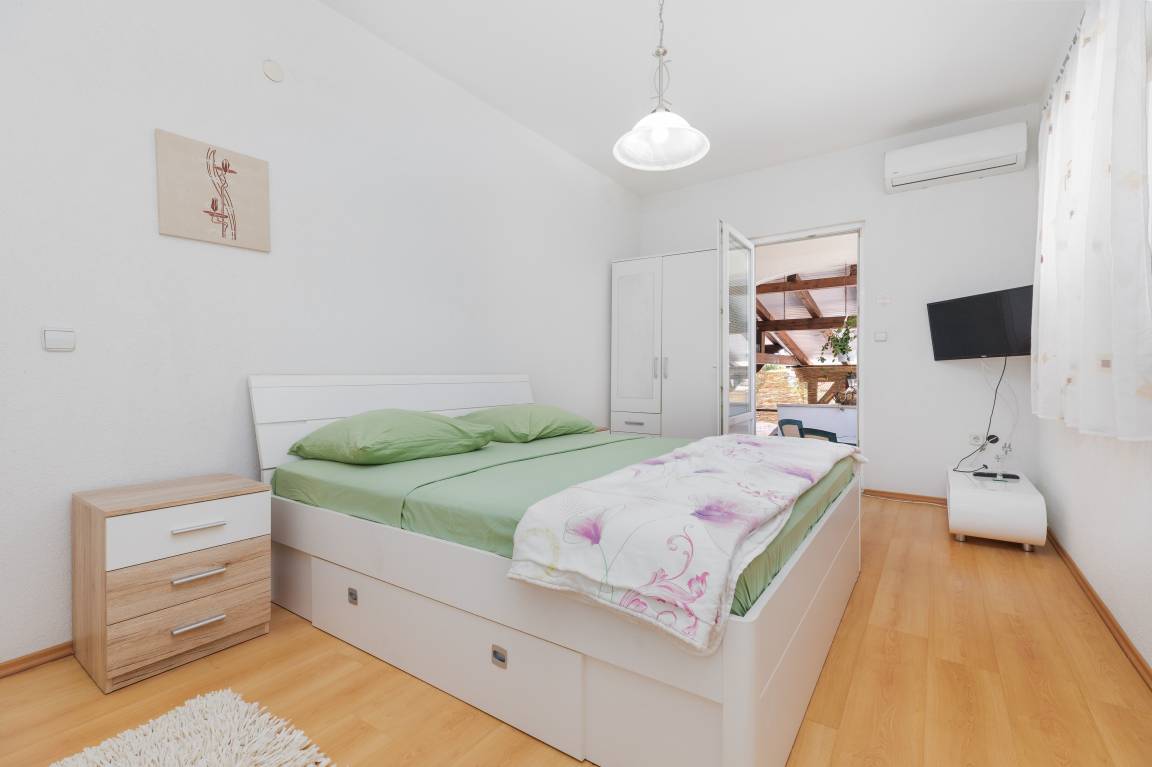 112 M² Ferienwohnung ∙ 3 Schlafzimmer ∙ 9 Gäste - Dugi Rat