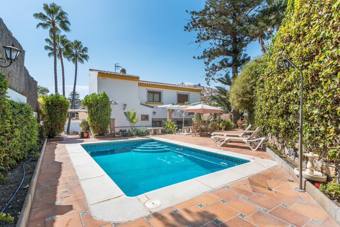 100 M² Villa ∙ 4 Schlafzimmer ∙ 8 Gäste - Salobreña