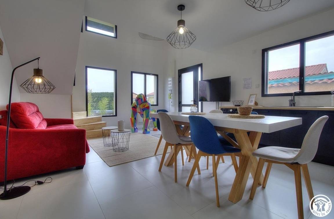 100 M² Gîte ∙ 3 Chambres ∙ 8 Personnes - Pérouges
