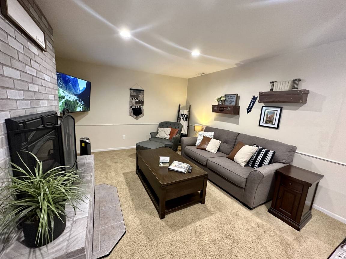 105 M² Apartment ∙ 2 Bedrooms ∙ 5 Guests - Beaverton, OR