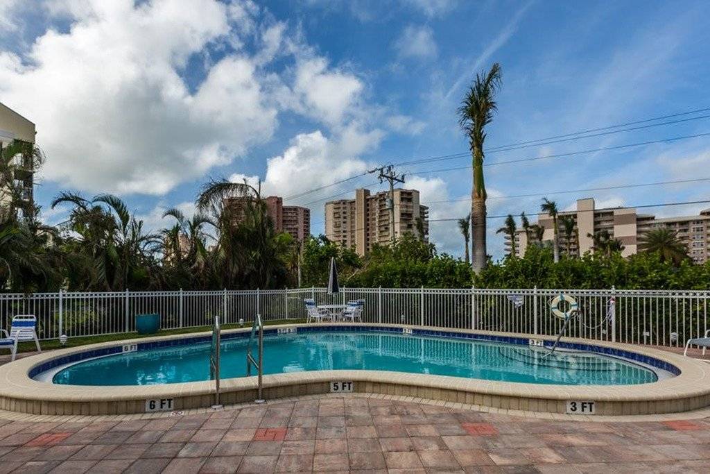 Condo ∙ 2 Bedrooms ∙ 4 Guests - Marco Island, FL