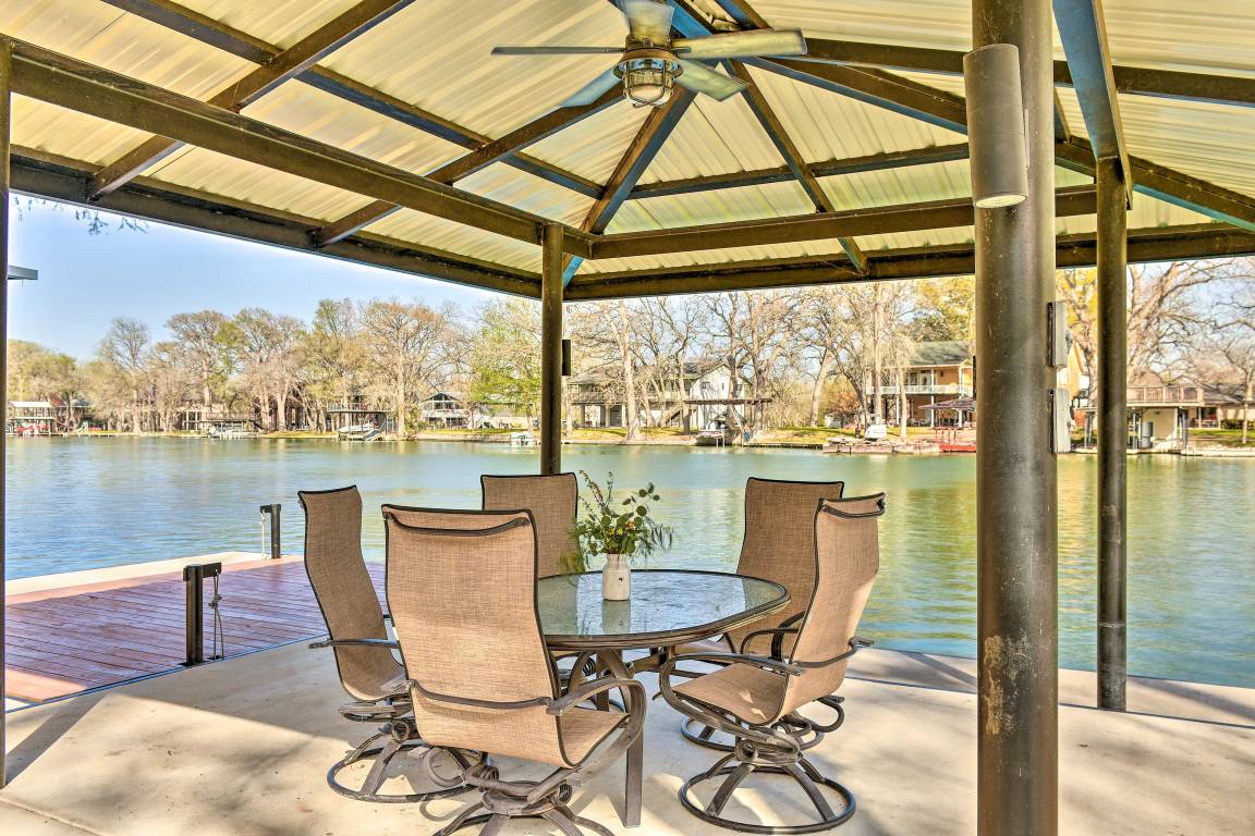 231 M² House ∙ 4 Bedrooms ∙ 12 Guests - Seguin