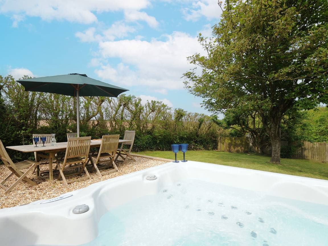 Cottage ∙ 3 Bedrooms ∙ 5 Guests - Troon