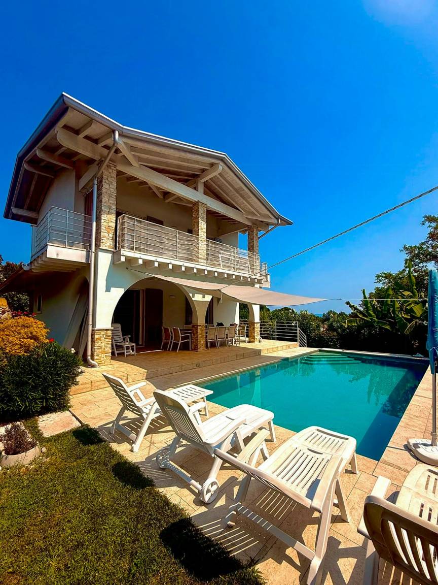 220 M² Maison De Vacances ∙ 4 Chambres ∙ 10 Personnes - Sirmione