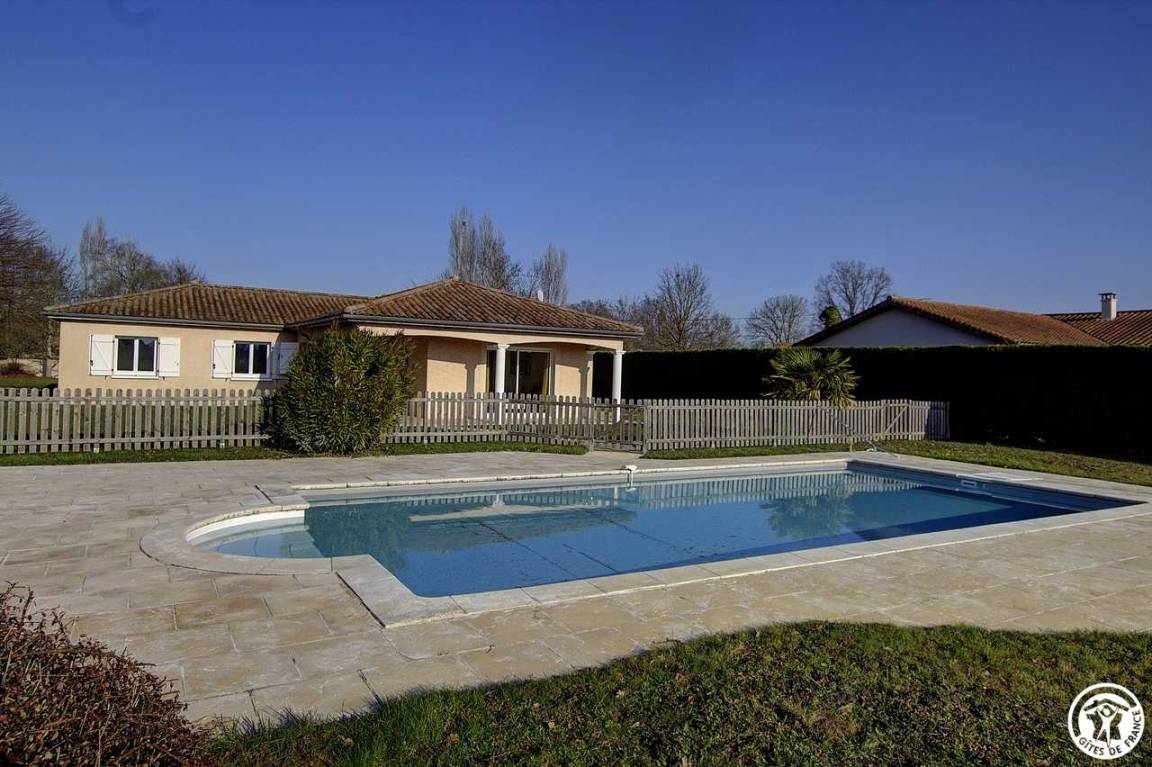130 M² Gîte ∙ 3 Chambres ∙ 6 Personnes - Pont-de-Vaux