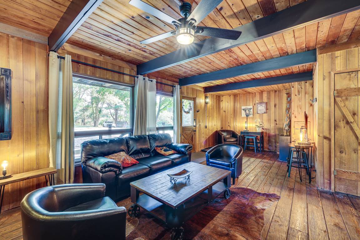 161 M² House ∙ 3 Bedrooms ∙ 8 Guests - Eureka Springs, AR