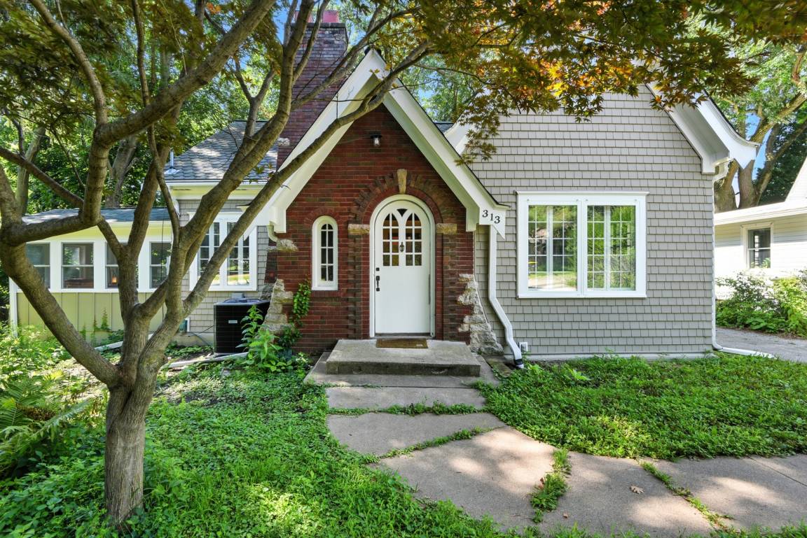 150 M² House ∙ 3 Bedrooms ∙ 6 Guests - Iowa City, IA