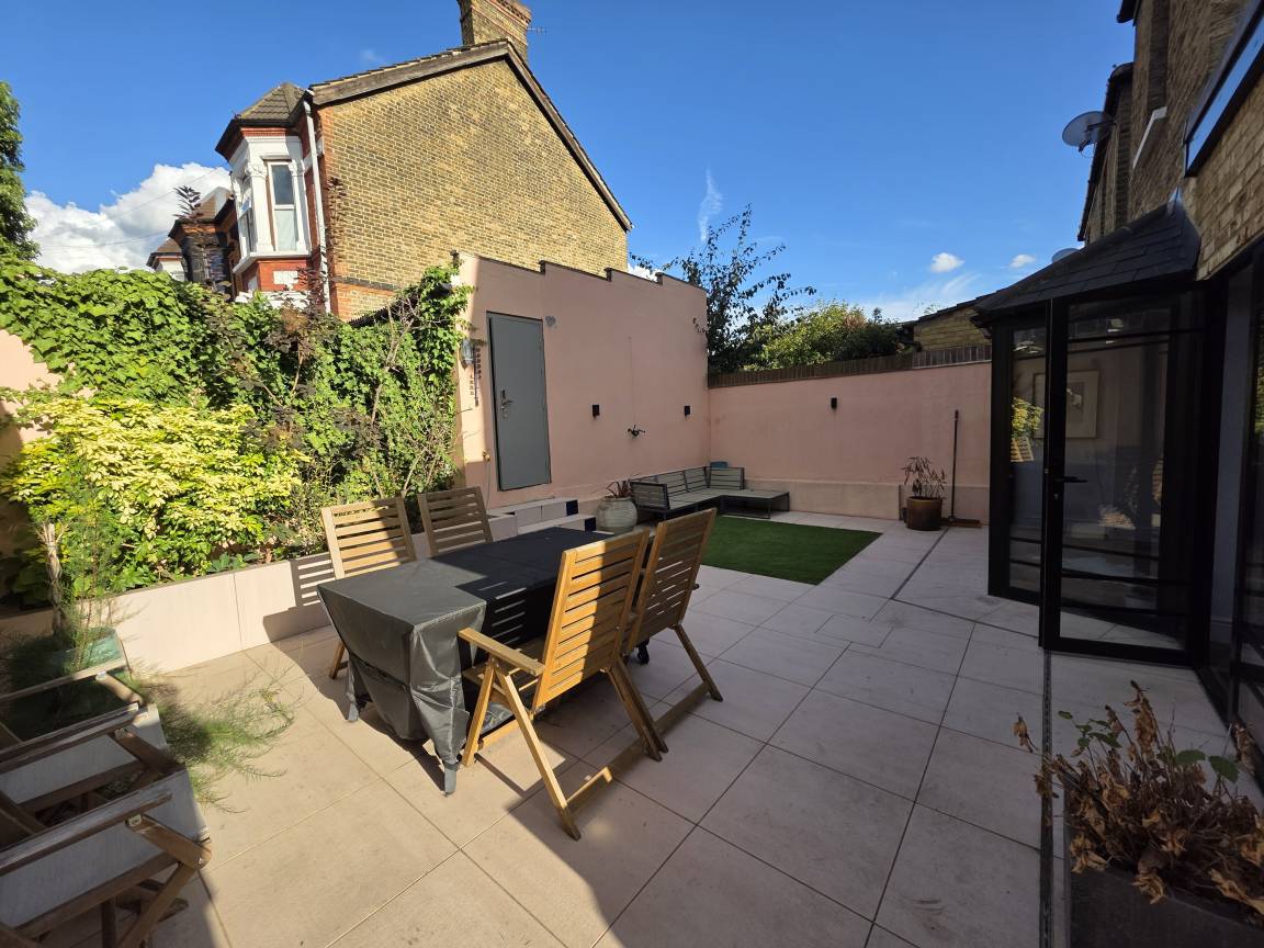 125 M² House ∙ 3 Bedrooms ∙ 6 Guests - Chingford