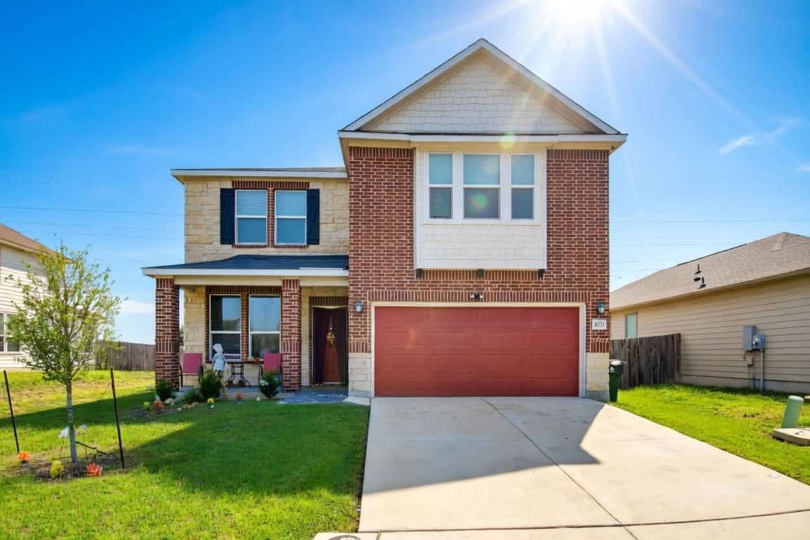 Apartment ∙ 5 Bedrooms ∙ 11 Guests - Seguin, TX