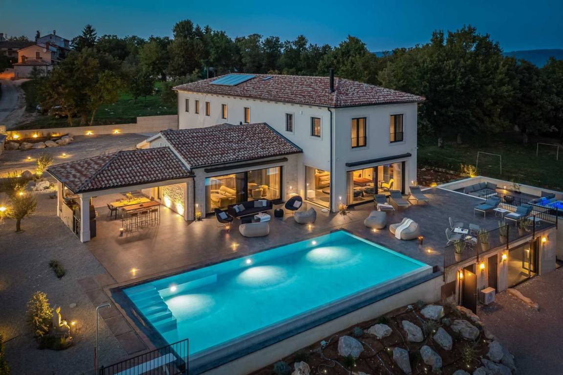 550 M² Villa ∙ 4 Bedrooms ∙ 8 Guests - Motovun