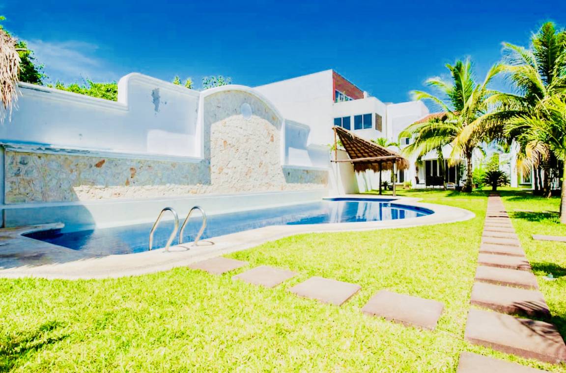 200 M² Villa ∙ 4 Habitaciones ∙ 11 Huéspedes - Playa del Carmen